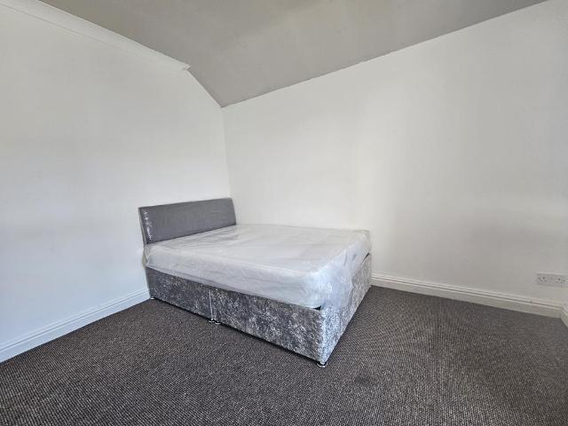 1 bedroom house share to rent