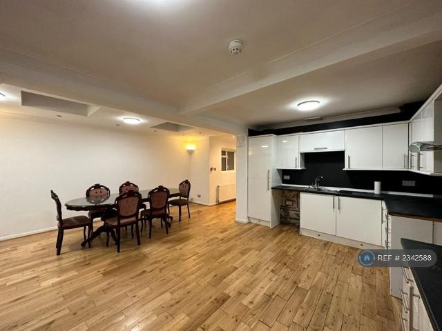 1 bedroom house share to rent