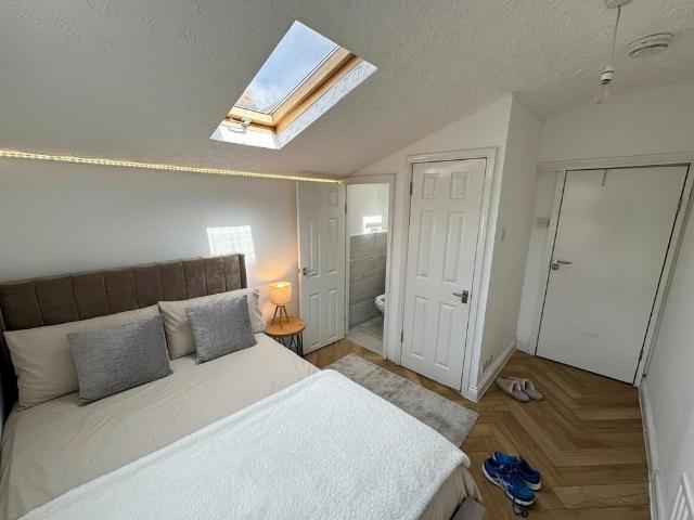 1 bedroom house share to rent