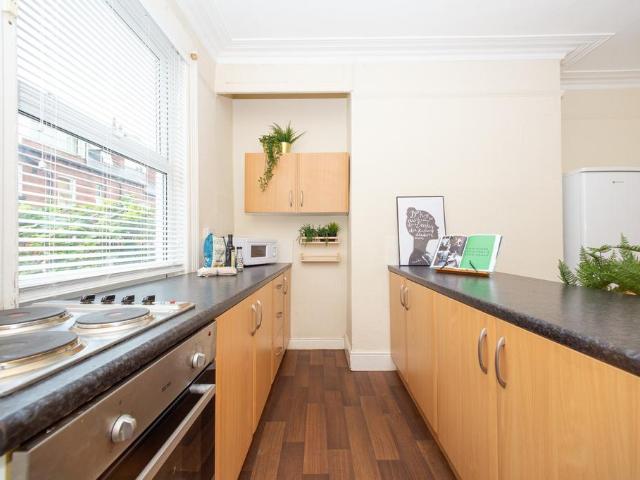 1 bedroom house share to rent