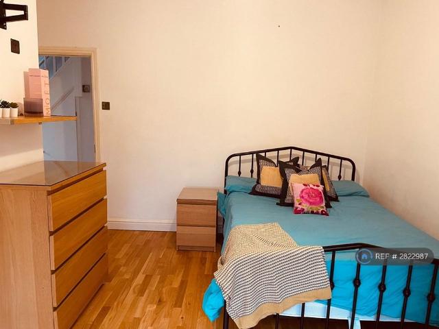 1 bedroom house share to rent