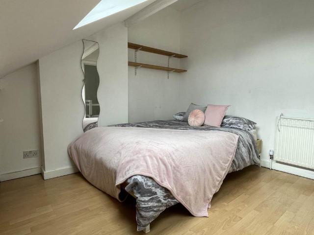 1 bedroom house share to rent