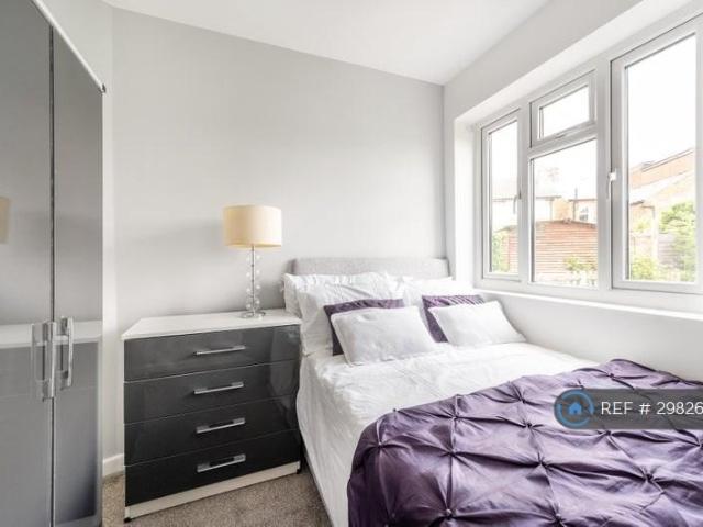 1 bedroom house share to rent