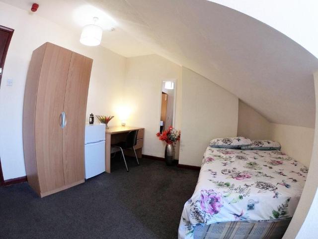 1 bedroom house share to rent