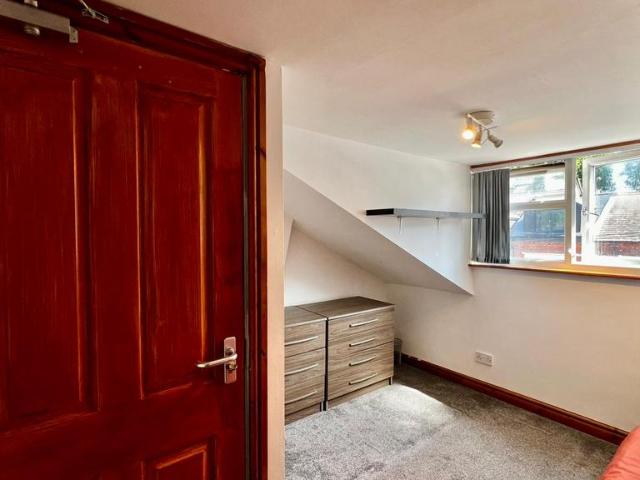 1 bedroom house share to rent