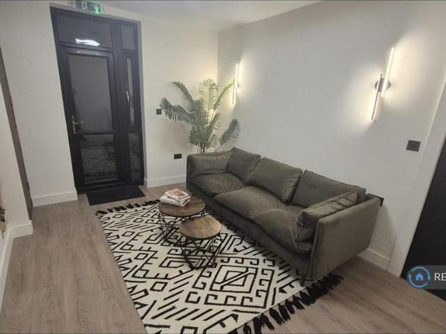 1 bedroom house share to rent