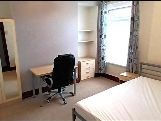 1 bedroom house share to rent