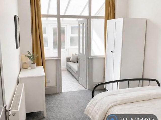 1 bedroom house share to rent