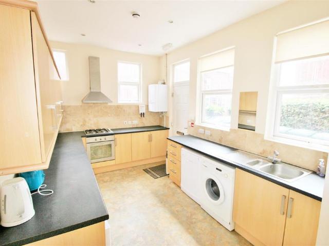 1 bedroom house share to rent