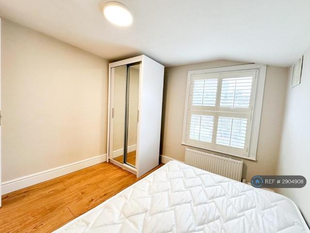 1 bedroom house share to rent