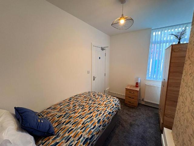 1 bedroom house share to rent