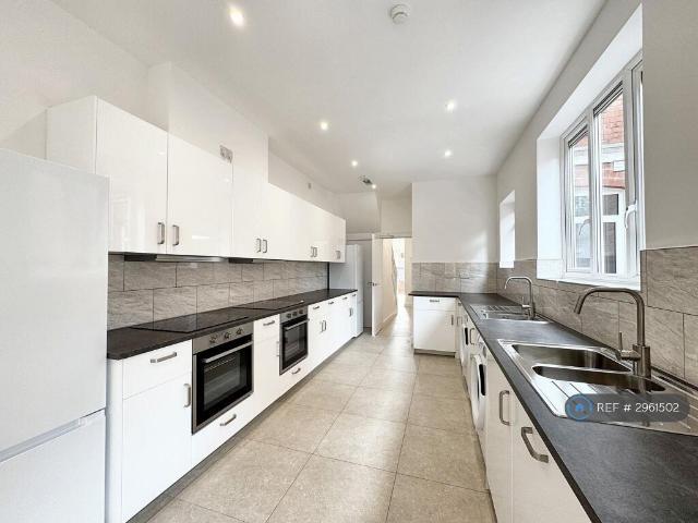 1 bedroom house share to rent