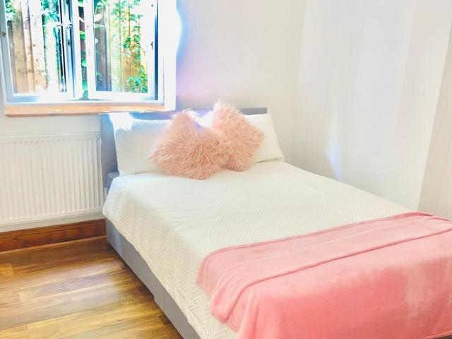 1 bedroom house share to rent