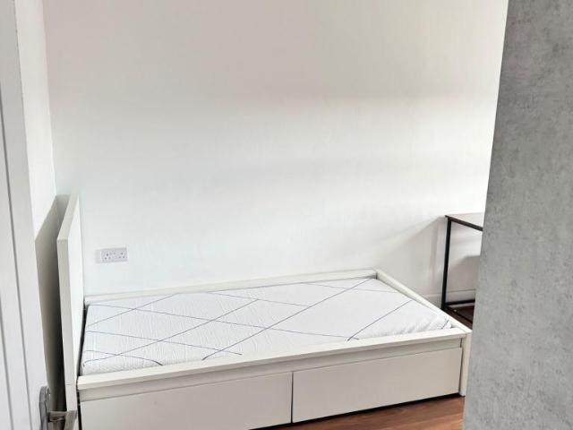 1 bedroom house share to rent