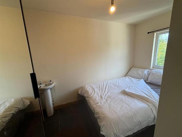 1 bedroom house share to rent
