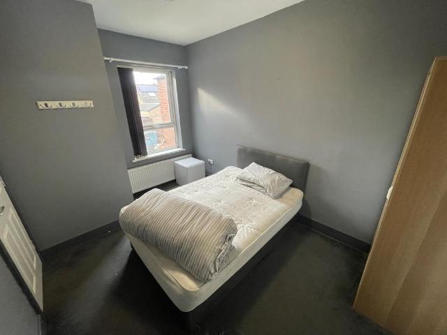 1 bedroom house share to rent