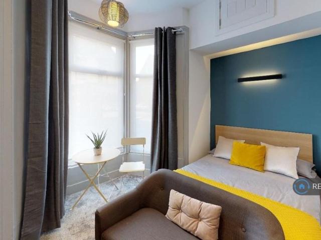 1 bedroom house share to rent