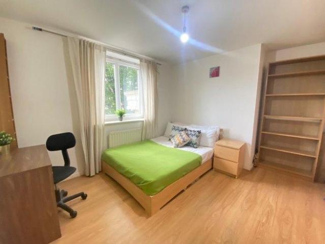 1 bedroom house share to rent