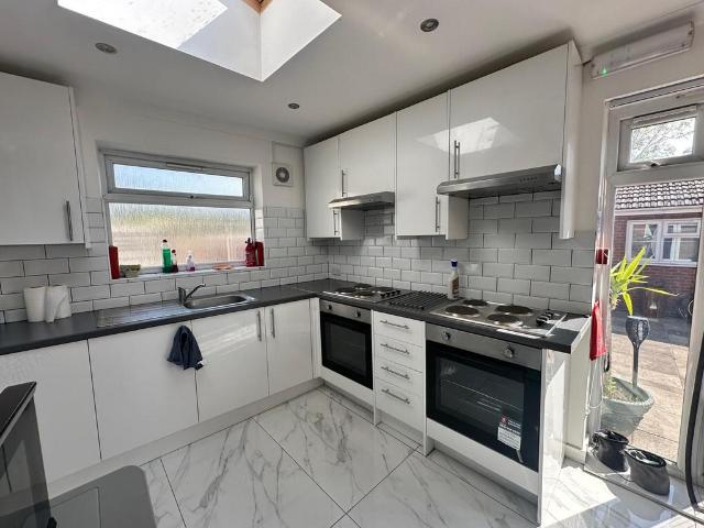 1 bedroom house share to rent