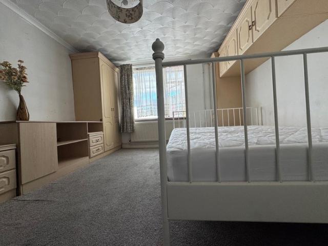 1 bedroom house share to rent
