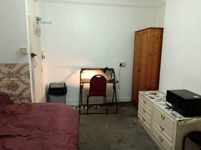 1 bedroom house share to rent
