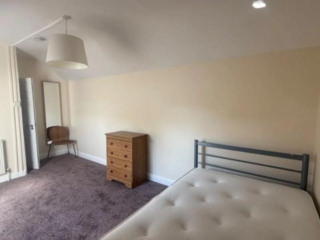 1 bedroom house share to rent