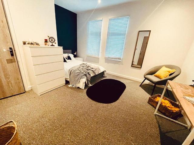 1 bedroom house share to rent