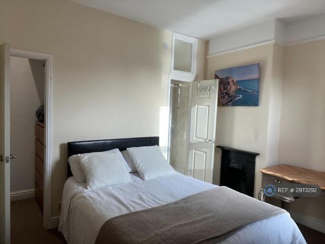1 bedroom house share to rent