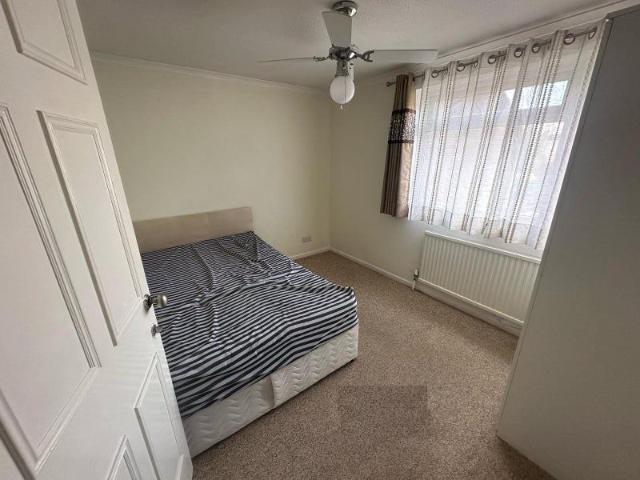 1 bedroom house share to rent