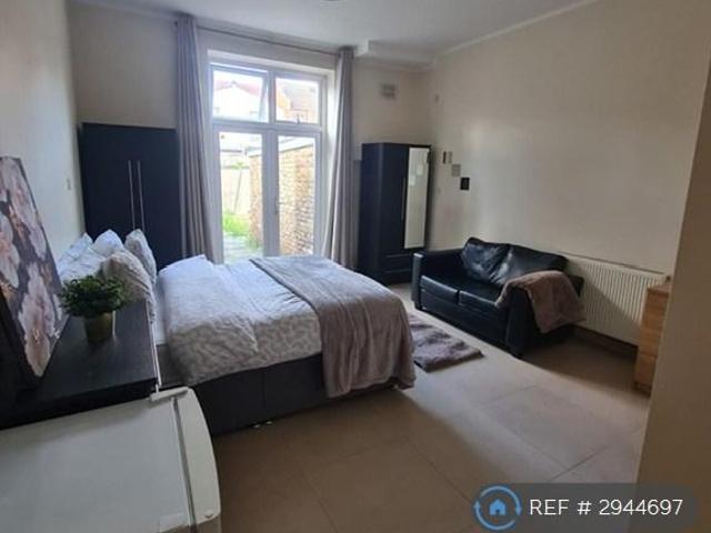 1 bedroom house share to rent