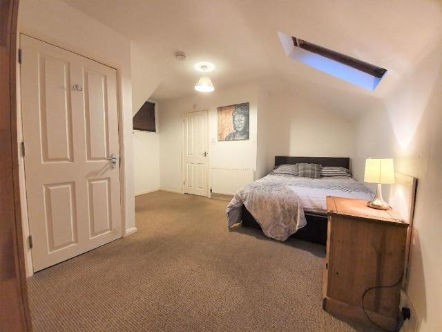 1 bedroom house share to rent
