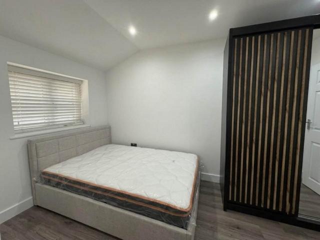 1 bedroom house share to rent