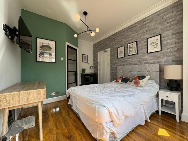 1 bedroom house share to rent