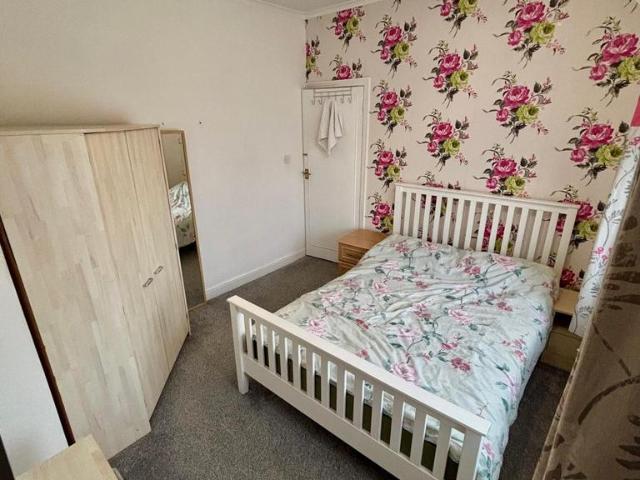 1 bedroom house share to rent