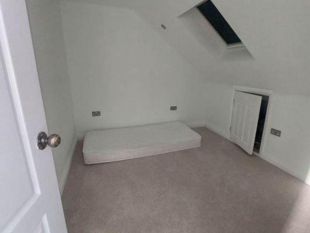 1 bedroom house share to rent