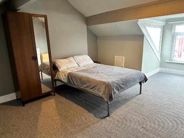 1 bedroom house share to rent