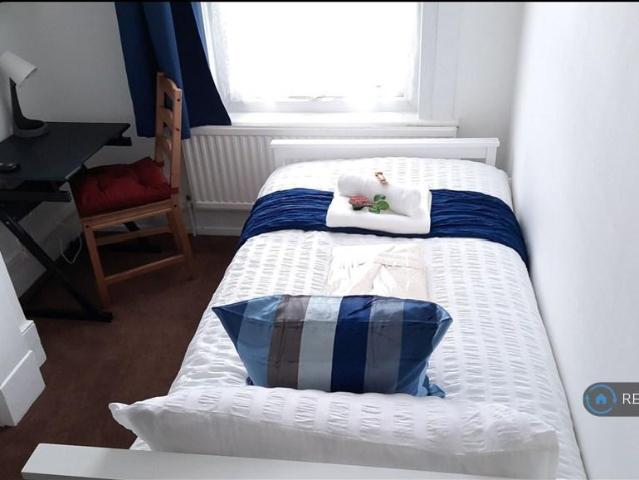 1 bedroom house share to rent