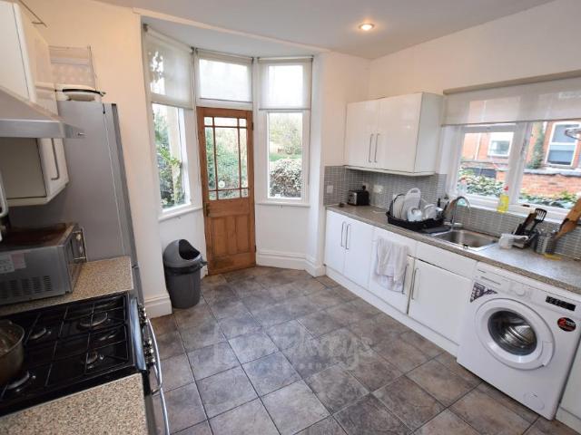 1 bedroom house share to rent