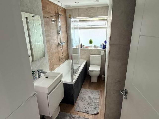 1 bedroom house share to rent