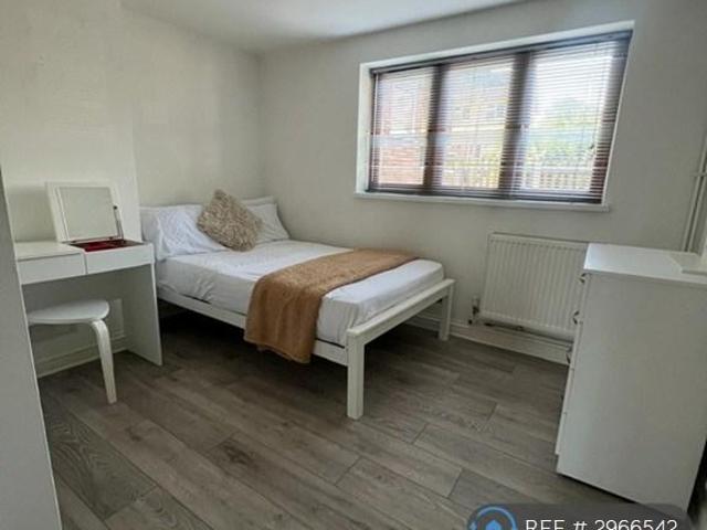 1 bedroom house share to rent