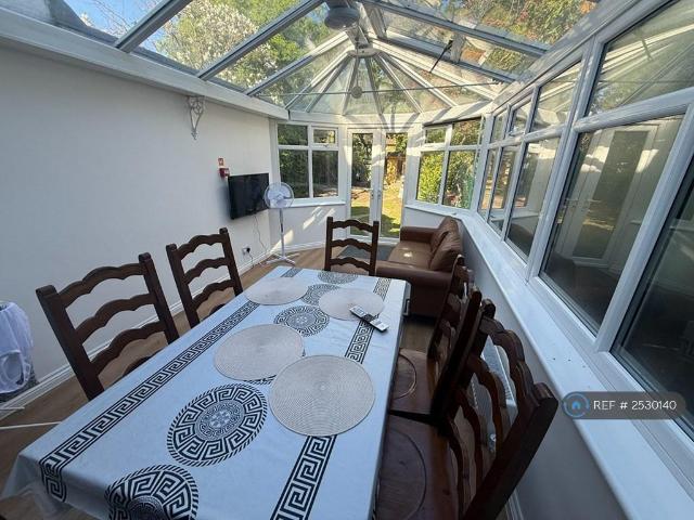1 bedroom house share to rent