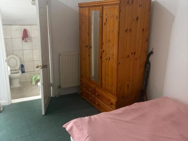 1 bedroom house share to rent