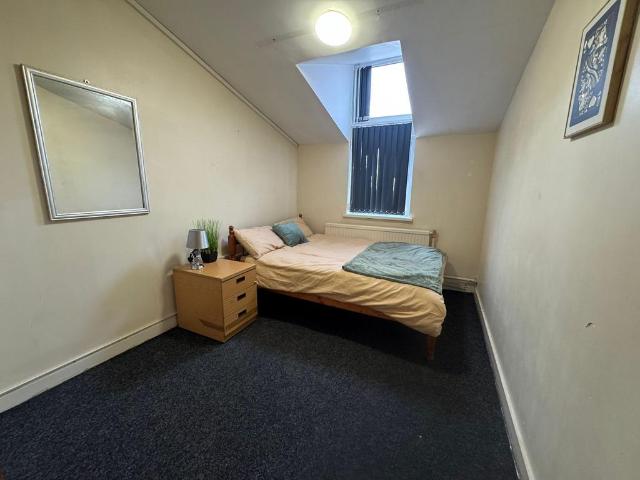 1 bedroom house share to rent