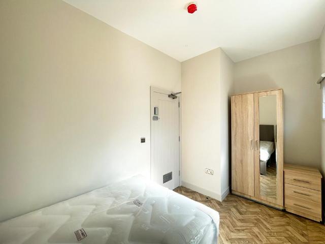 1 bedroom house share to rent