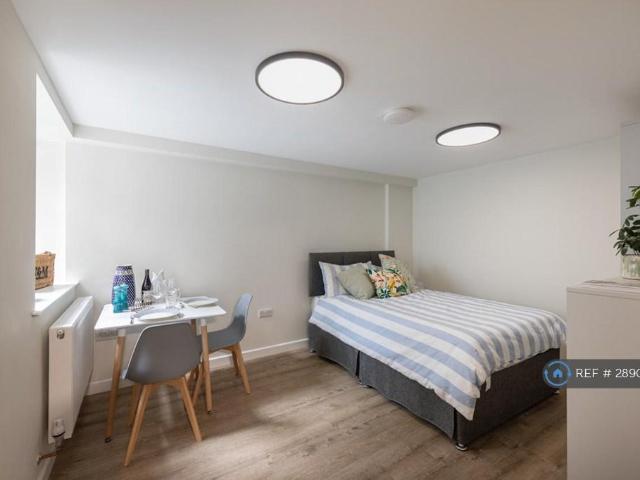 1 bedroom house share to rent
