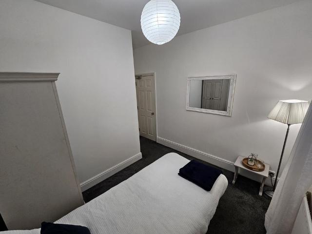 1 bedroom house share to rent