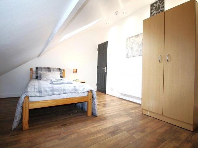 1 bedroom house share to rent