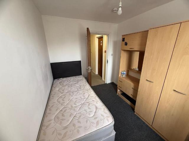 1 bedroom house share to rent