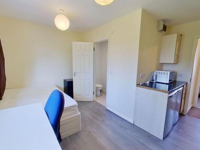 1 bedroom house share to rent
