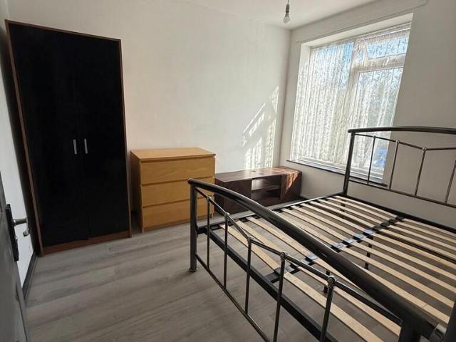 1 bedroom house share to rent